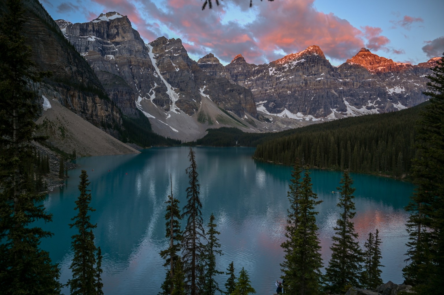 How to See an Amazing Sunrise at Moraine Lake in Banff